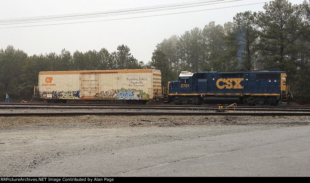 CSX GP38-2 2701